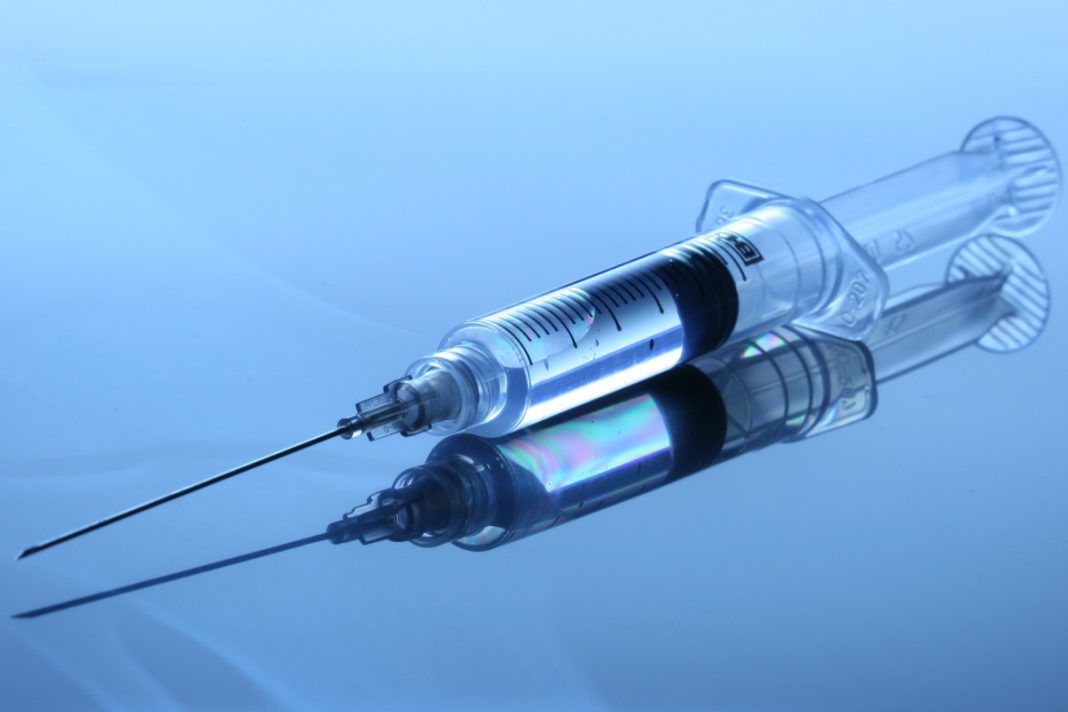 Injekce proti HIV schválena v EU. Má úspěšnost 99,9 %, u jejího vývoje ...